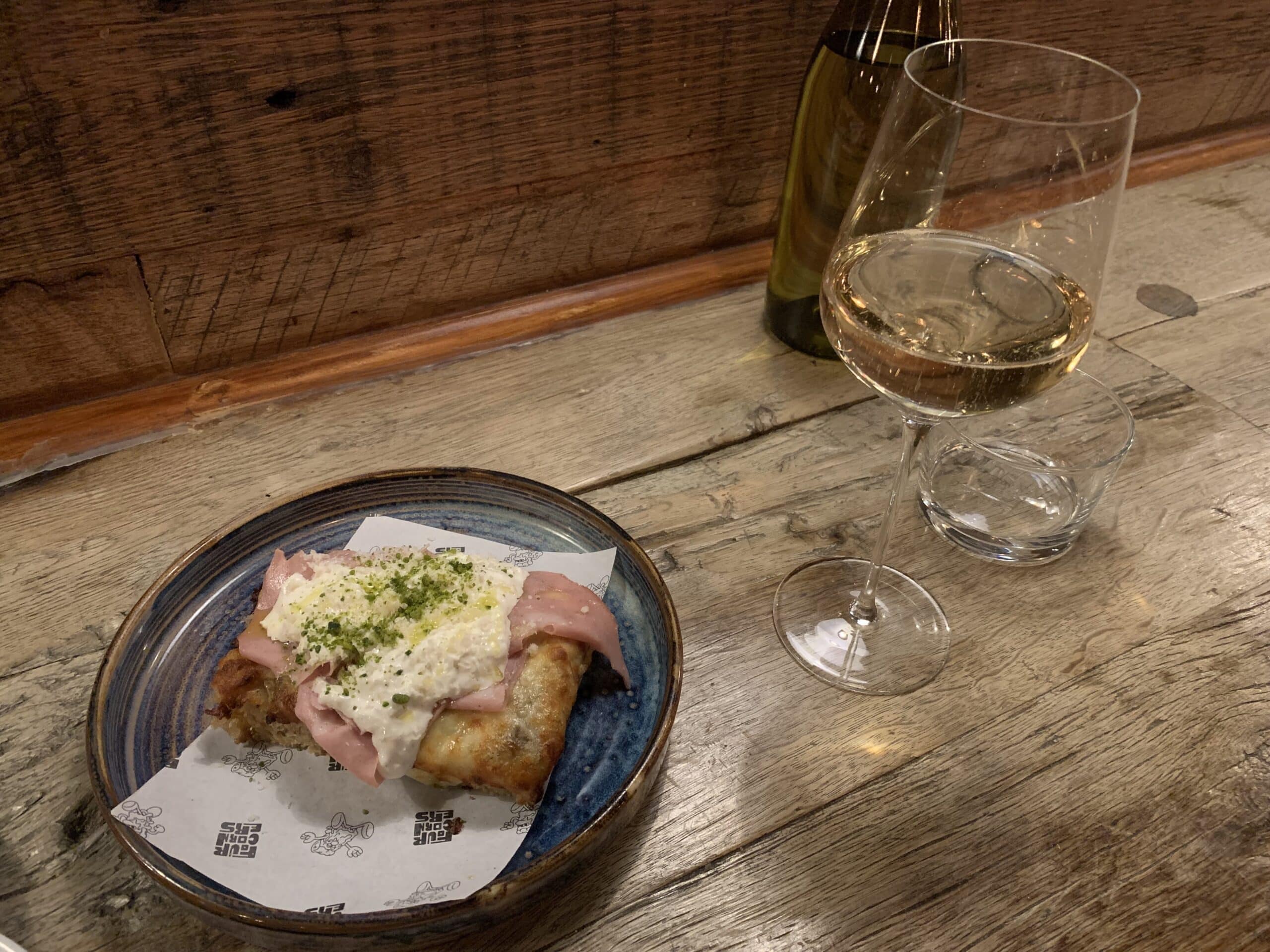 Rondo La Cave London - A hip wine bar